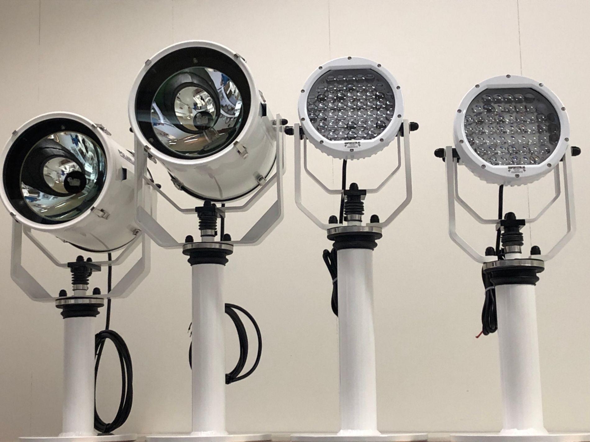 POLARLIGHT Xenon, Led, HMI and Halogen searchlights - Skipsutstyr A/S