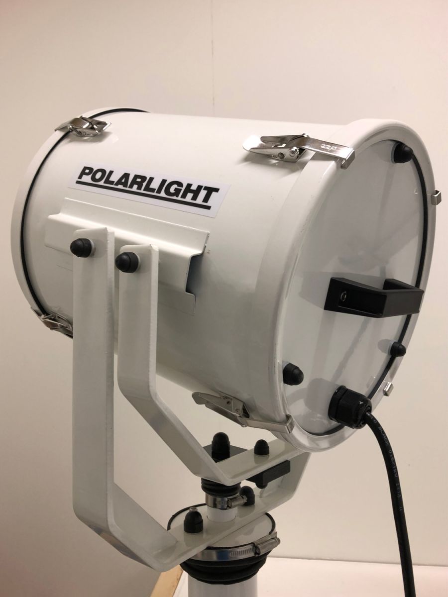 New generation searchlights launched - Skipsutstyr A/S